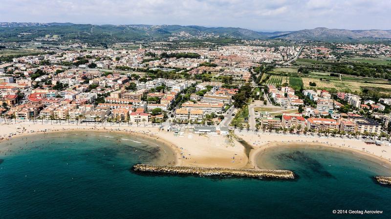 Spain, Cataluña, Barcelona, Cubelles Beach - TRIPinVIEW