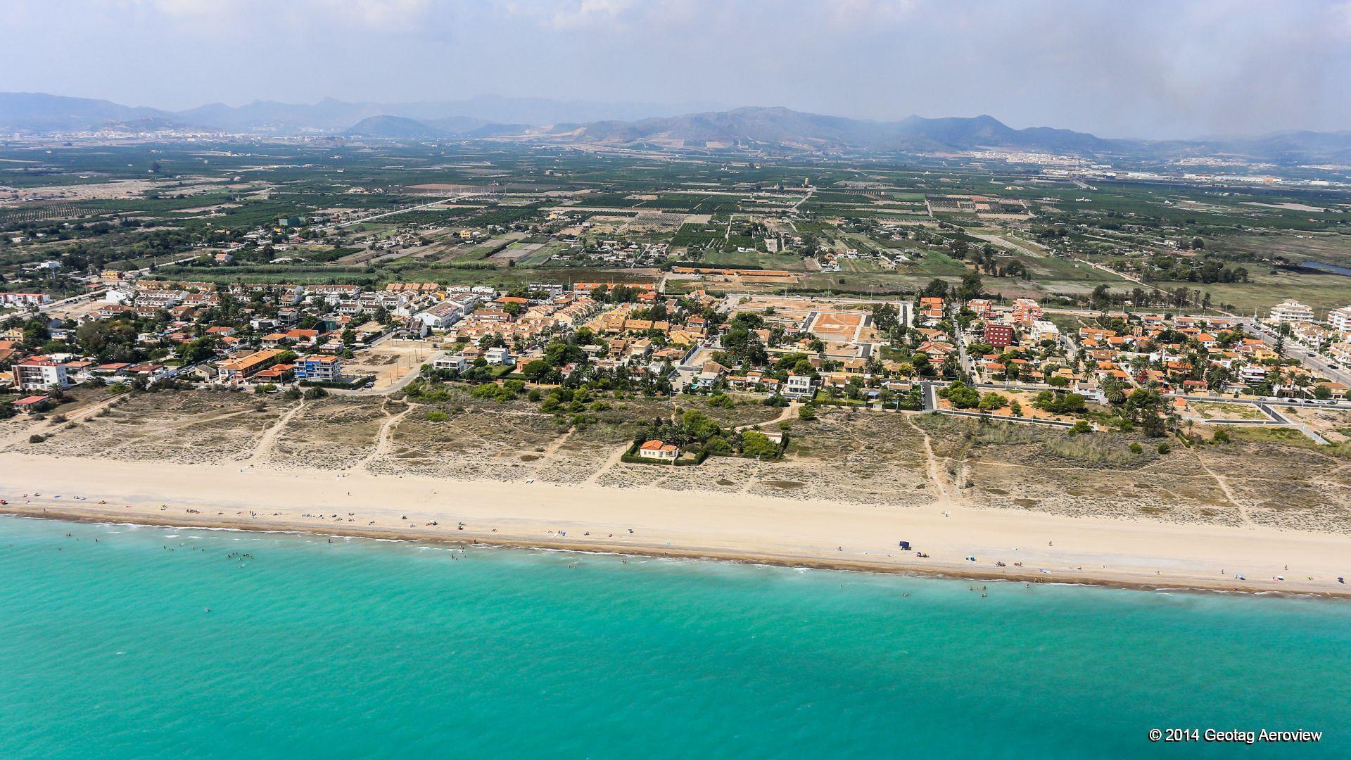 TRIPinVIEW: beach Platja d´Almarda